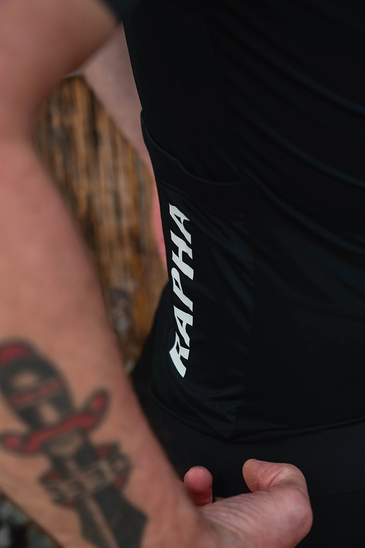 Foto 4 de 11 - Trek incorpora las prendas de Rapha en todas sus tiendas