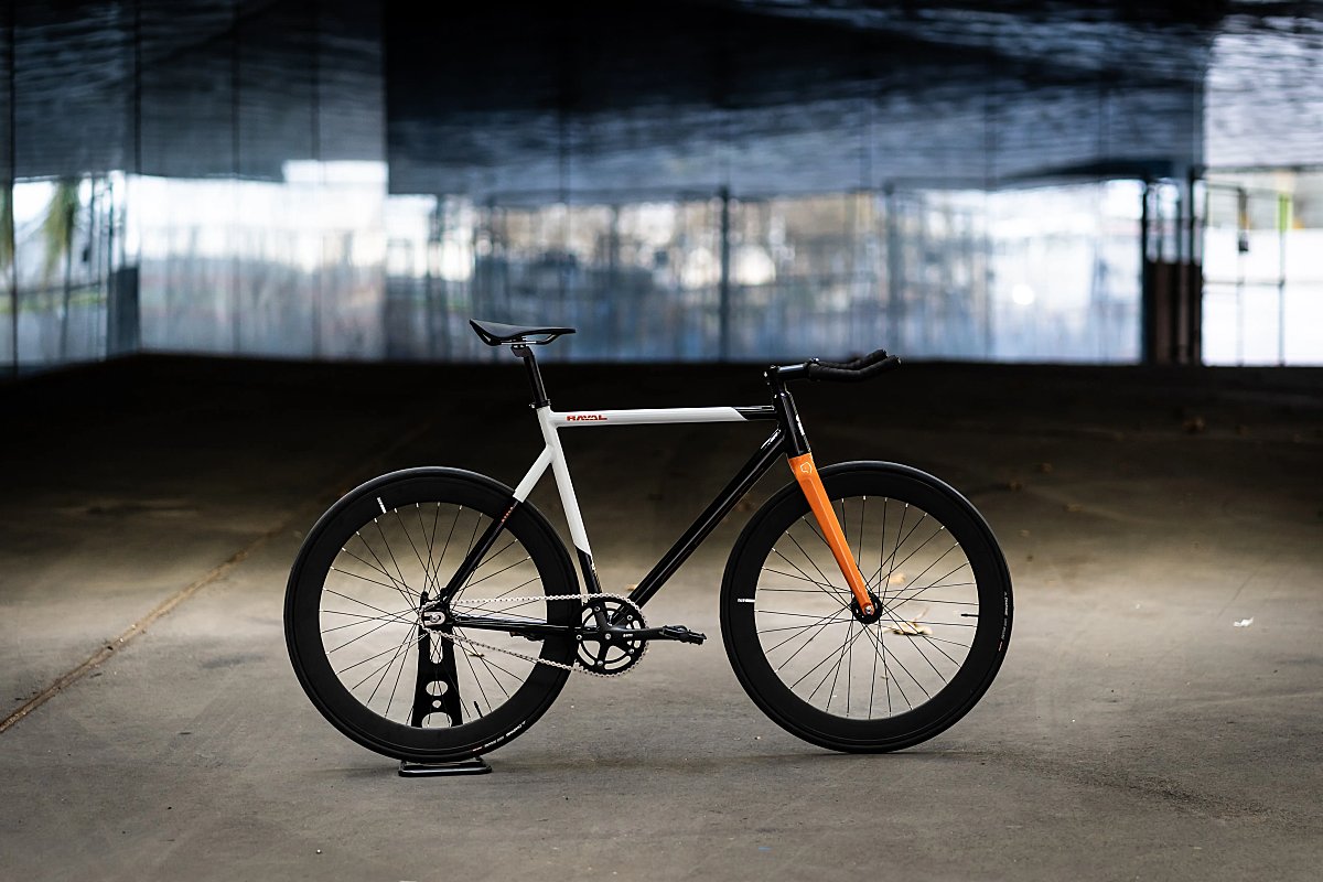 Santafixie presenta la Raval Stela