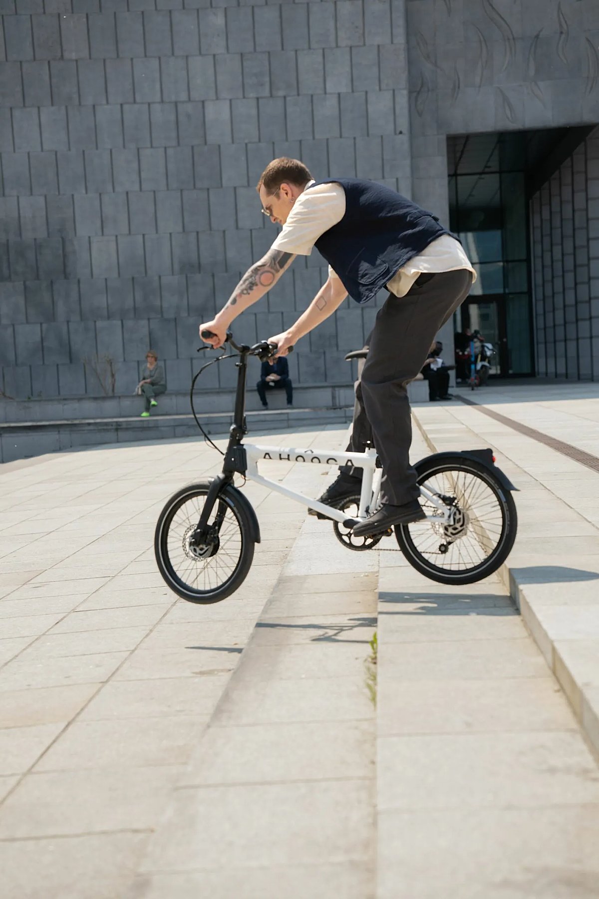 Foto 1 de 2 - Ahooga presenta la Max, ¡una e-bike urbana que se pliega ...